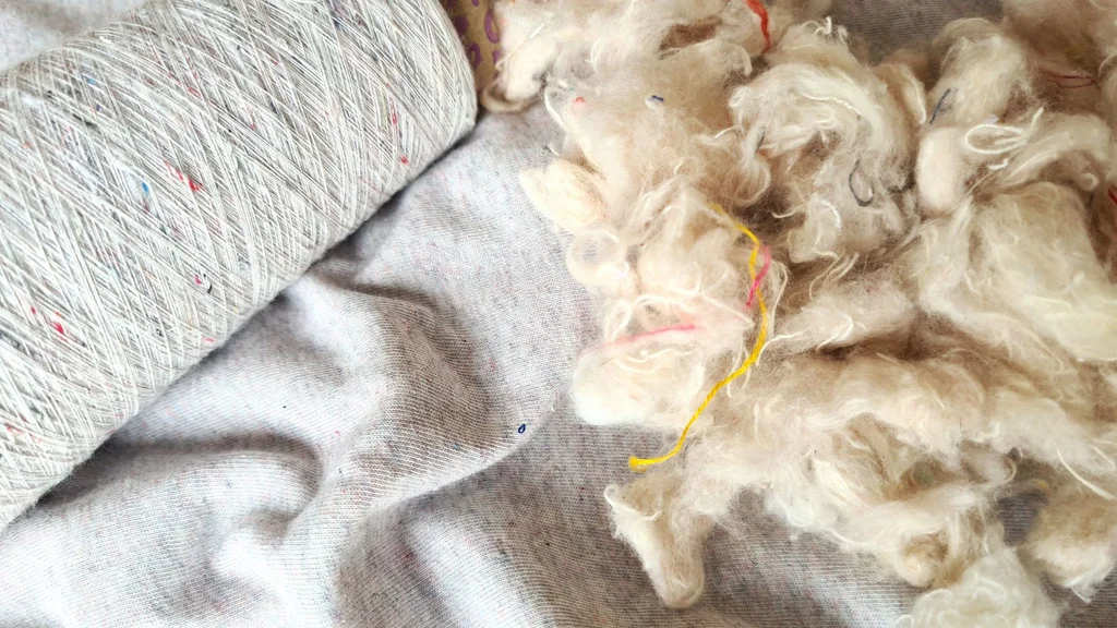 Robots and AI revolutionise textile waste sorting